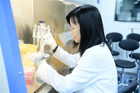 黄荷凤团队牵头研发新一代无创产前检测技术，有望实现孕期一次采血检测多种遗传性疾病筛查防控中心