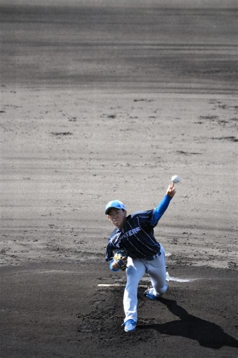 日本ハム 矢沢が打者相手に初登板「ストレートは力んでしまって」江越には死球野球デイリースポーツ Online