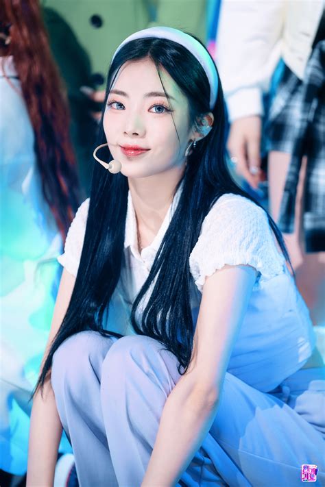 220807 Purple Kiss Nerdy At Inkigayo Kpopping