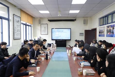 东南大学法学院举办法衡大模型赋能科研主题沙龙