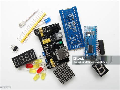 전자 장치 칩 Led 및 7 세그먼트 표시기 빌딩 간단한 자동화 시스템입니다 0명에 대한 스톡 사진 및 기타 이미지 0명 Brand Name Video Game