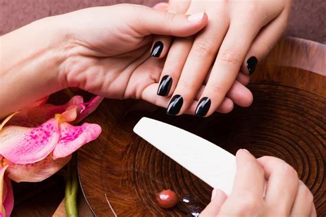 ¿qué Es La Manicura Rusa Aj Nails Academy