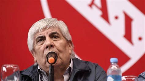 Hugo Moyano Se Cruzó A Los Insultos Con Un Hincha De Independiente