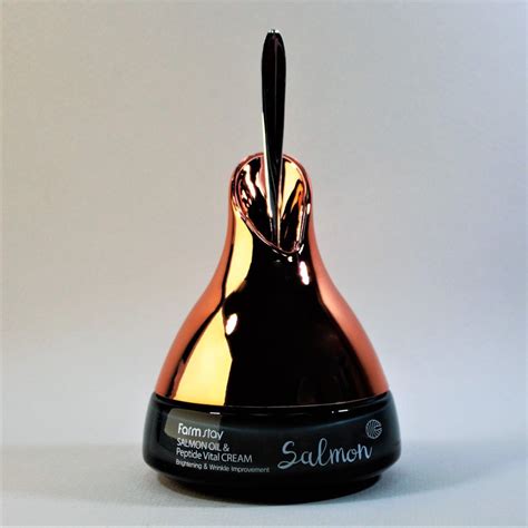 Hidratante facial de FarmStay con Salmón - Farmstay Salmon Oil ...