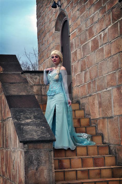 Queen Elsa Of Arendelle By Kagomesweetheart101 On Deviantart