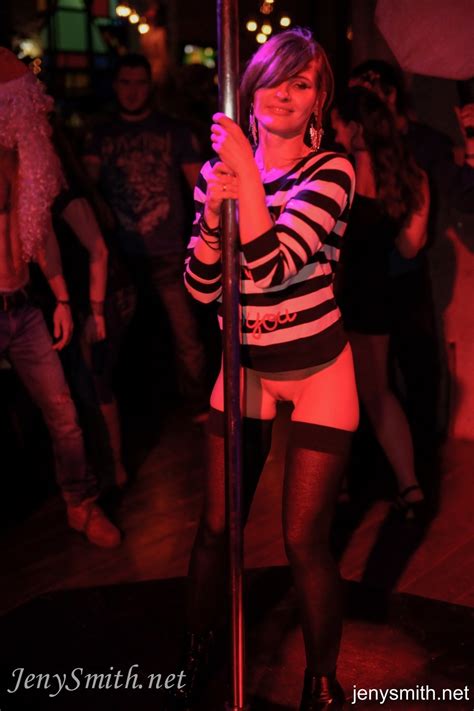Stunning Babe Jeny Smith Showing Her Tits At The Party 15 Photos