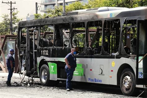 Dos Muertos Y Varios Heridos Al Estrellarse Una Avioneta En Una Avenida