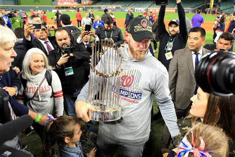 Stephen Strasburg Opts Out Gives Up 100m To Become Free Agent