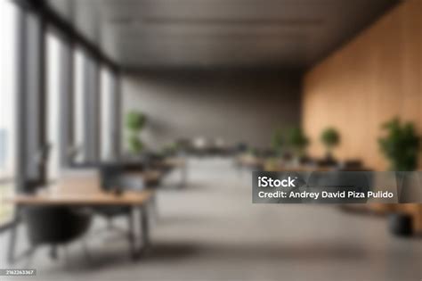 비즈니스 개념 및 작업 공간 식물과 나무 책상이 있는 조명이 밝은 현대적인 사무실 인테리어의 흐릿한 배경 현대적인 비즈니스 시설 사무실에 대한 스톡 사진 및 기타 이미지