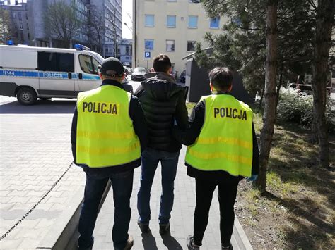 Ustawka kiboli w Łodzi osób zatrzymanych po brutalnej bójce w parku Wiadomości Łódź