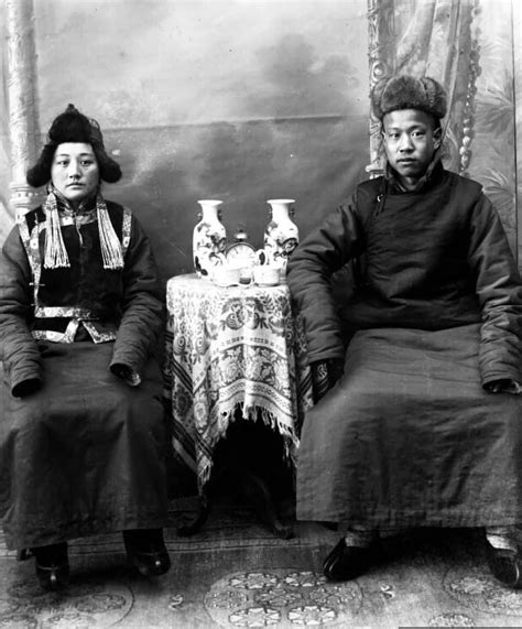 Sogoo Entertainment Хүрээний хүүхнүүд Үдээс өмнө Шаньсигийн нэг худалдаачин ирж бидэнтэй