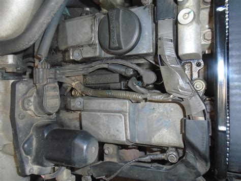 Замена прокладок клапанных крышек — Toyota Progres 3 л 2001 года