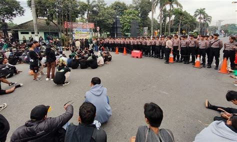 Nekat Datang Ke Kediri Puluhan Bonek Dihalau Polisi Bacaini Id