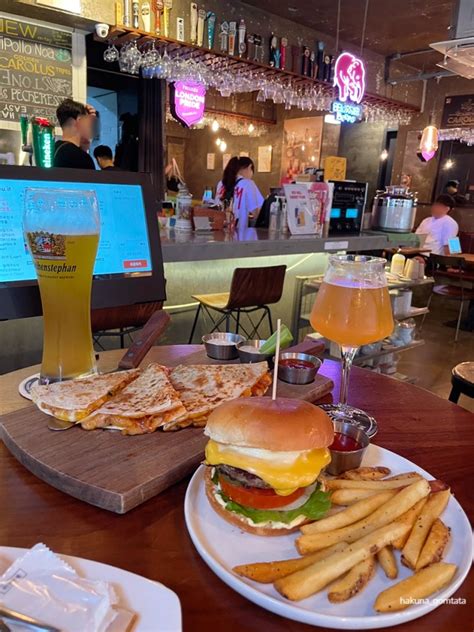 신촌 뉴타운 130가지 맥주종류가 있는 신촌수제맥주 전문 크래프트펍 🍔🍔🍺🍺 네이버 블로그