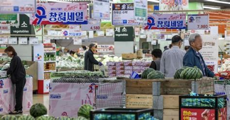 총선 끝나자마자 물가 군기 잡기 나선 정부유통업계는 눈치 게임 경쟁 중