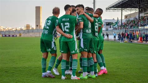 Китанов и компания стартираха с 4 0