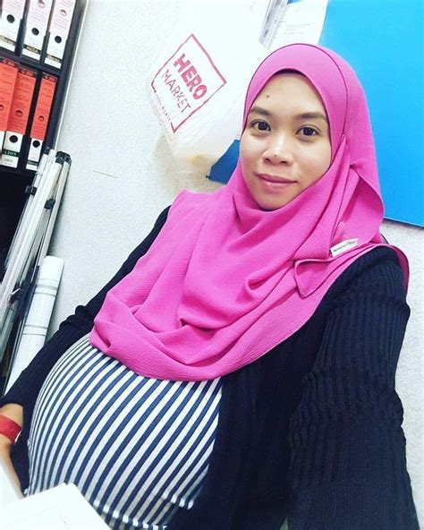 Pin By Bo Bo On Tudung Moms Wanita Hamil Wanita Wanita Cantik