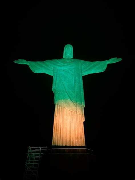 Cristo Redentor Terá Iluminação Especial Em Homenagem A Pelé Esportes