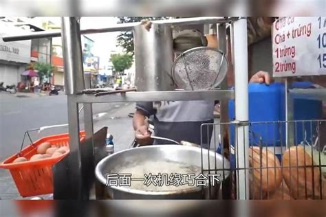 大叔被竞争者忽悠，将鱼浆挤成条，5毛成本卖5元，顾客打听来吃竞争者成本顾客