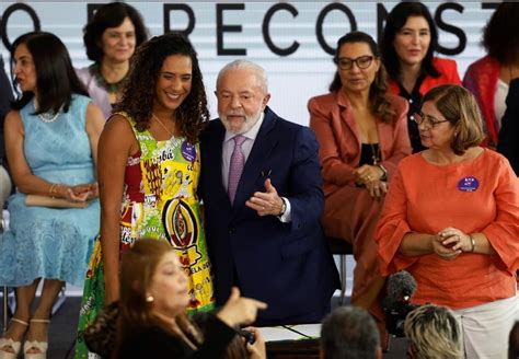 Na prática como a Lei da Igualdade Salarial vai garantir remuneração justa para mulheres Entenda
