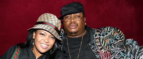 Download E40and Companion Red Backdrop Wallpaper
