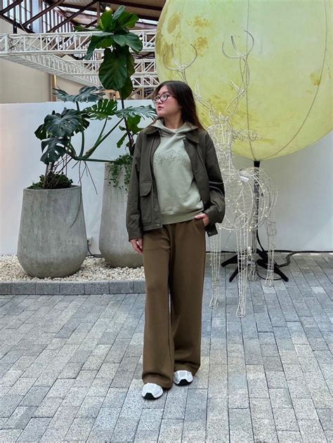 ดูไอเดียสไตล์การแต่งตัวสำหรับ「กางเกง ผ้า Dry สเวต ทรงกว้าง ความยาวปกติ 67 70 Cm 、เสื้อฮู้ด