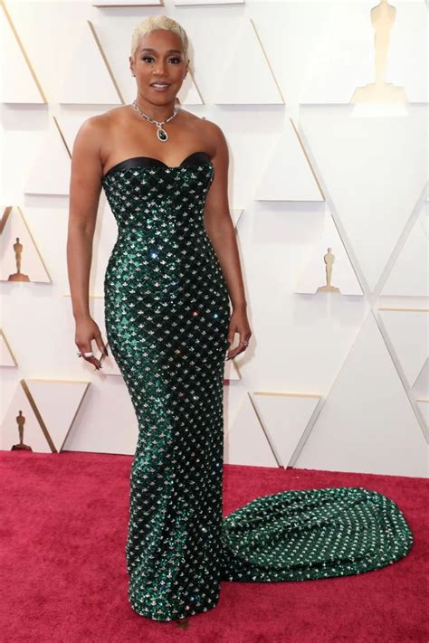 Oscars 2022 The Red Carpet In Pictures In 2022 Green Gown Red