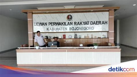 Kemunculan Anggota Dprd Yang Viral Mangku Cewek Open Bo