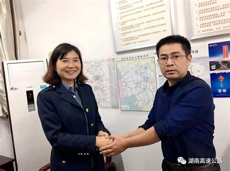 粗心司机高速入口站不慎遗失钱包，在他们的帮助下竟在出口站失而复得收费站