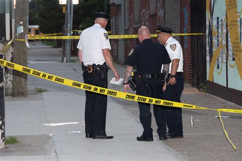 Off Duty Cop Shot Man In Fight Over A Woman Not Robbery Attempt