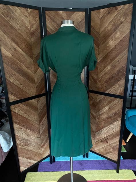Vintage 1940s Emerald Green Fitted Dress Size Medium Gem