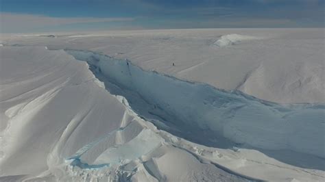 Brunt Ice Shelf Giant Iceberg Breaks Away From Antarctic Ice Shelf