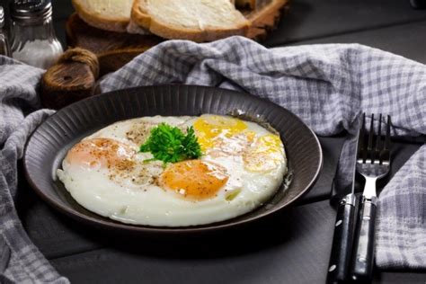 طريقة عمل بيض عيون بالجبن وصفات فطور