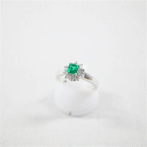 【楽天市場】中古美品 Pt900 エメラルド・ダイヤモンドリング E030ct D021ct 重さ 約50g 約11号