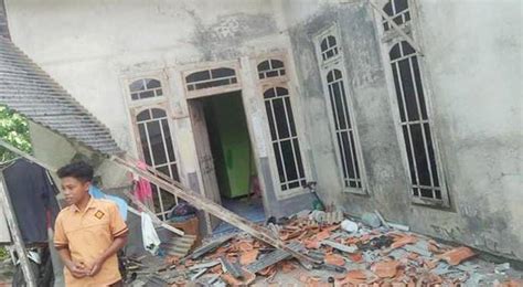 Gempa 67 Sr Guncang Wilayah Kabupaten Blitar Sejumlah Bangunan Rusak