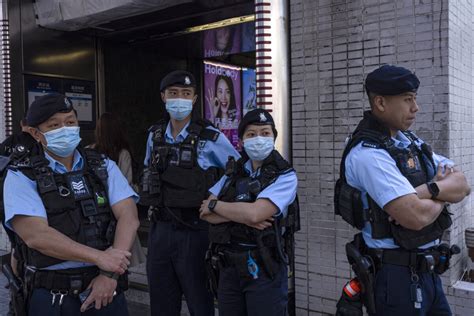 Hong Kong Police Stop Activists From Joining Womens March Metro Us