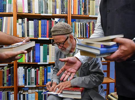 معرض الرياض الدولي للكتاب 2022 يجذب كتاب وأدباء من دول العالم صحيفة