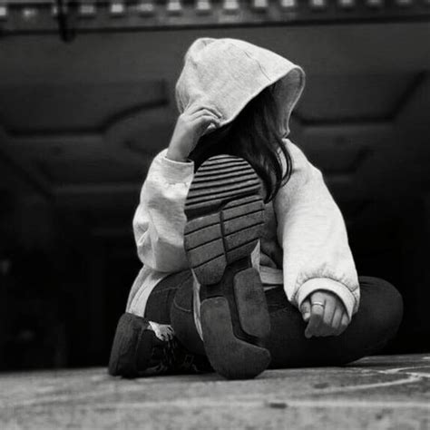 پروفایل سیاه و سفید دختر گنگ شاخ پروفایل تاوعکس