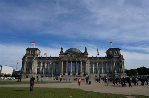 ベルリンの建築廃墟から現代ドイツのシンボルへと変貌したドイツ連邦議会議事堂