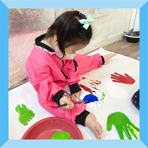 빅토 미술로생각하기 내 손은 엄마를 닮았고 내 발은 아빠를 닮았어요 꼬물꼬물 손가락 발가락 움직여 Facebook