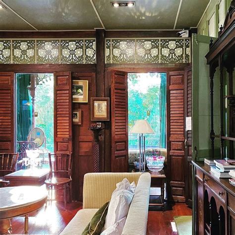 แบบบ้านไม้สไตล์โคโลเนียล เสน่ห์แห่งการอยู่อาศัยที่เหนือกาลเวลา บ้านและสวน