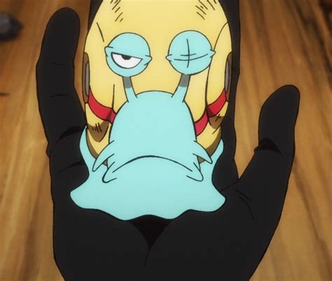 Alu Sanjis Lady On Twitter The Difference On How They Hold The Den Den Mushi Is So Cute Dhsjdgsj