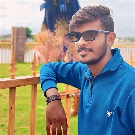 Muthu Muthu Orsu Threads Say More