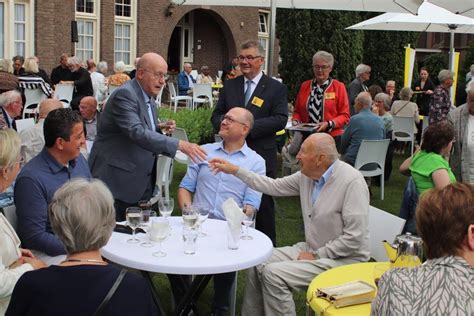 Pastoor Jan Verweij In Het Zonnetje Gezet In Kruisverheffing Raalte