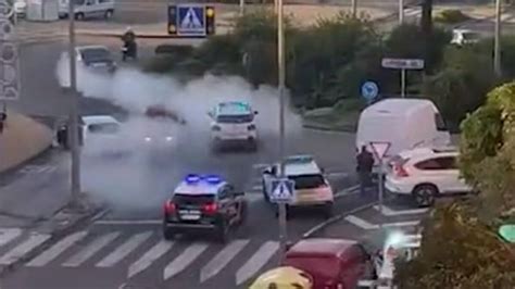 Cuatro Heridos Uno De Ellos Policía Al Ser Embestidos Por Un Coche