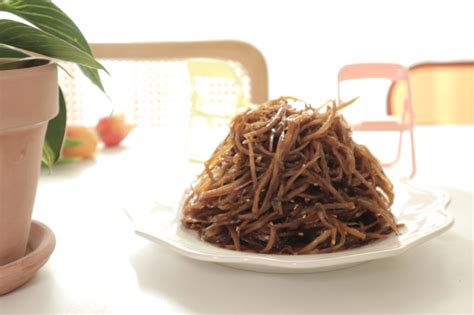 쫀득한 우엉조림 만드는 법 우엉볶음 쓴맛 제거 제철 우엉채 밑반찬 네이버 블로그