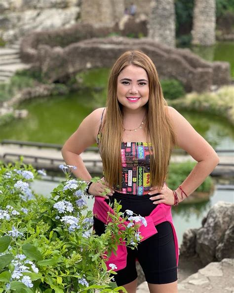 Mariana Botas De Una Familia De Diez Causa Revuelo Con Foto Junto A Su