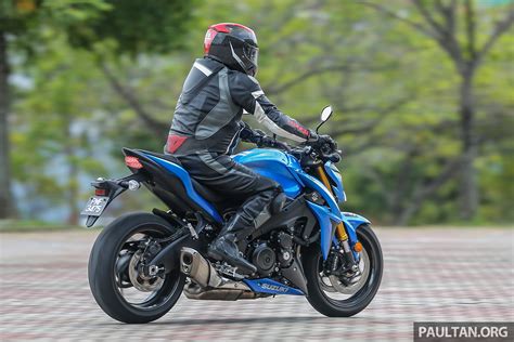 Review Suzuki Gsx S Riding The Ujm Suzuki Gsx S