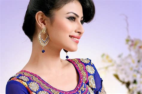 Mouni Roy Side Pose Desi Comments
