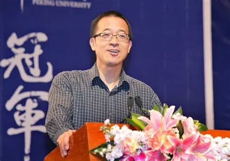 新东方俞敏洪说：中国100年也出不了一个任正非，但是马云却可以遍地都是。人民日报也说：没有马云的时代，只有时代的马云。任正非的格局可能不是一般